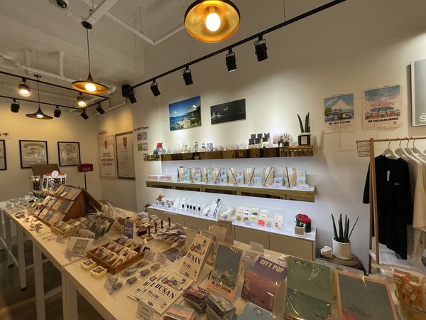 [부산] 부산을 기념을 기념할 수 있는 기념품 가게, Creative shop